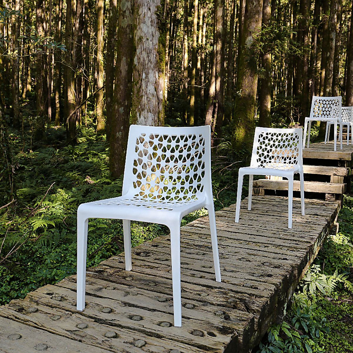 Lagoon Milan White Synthetic Fabric Outdoor Dining Chair | Rooms to Go