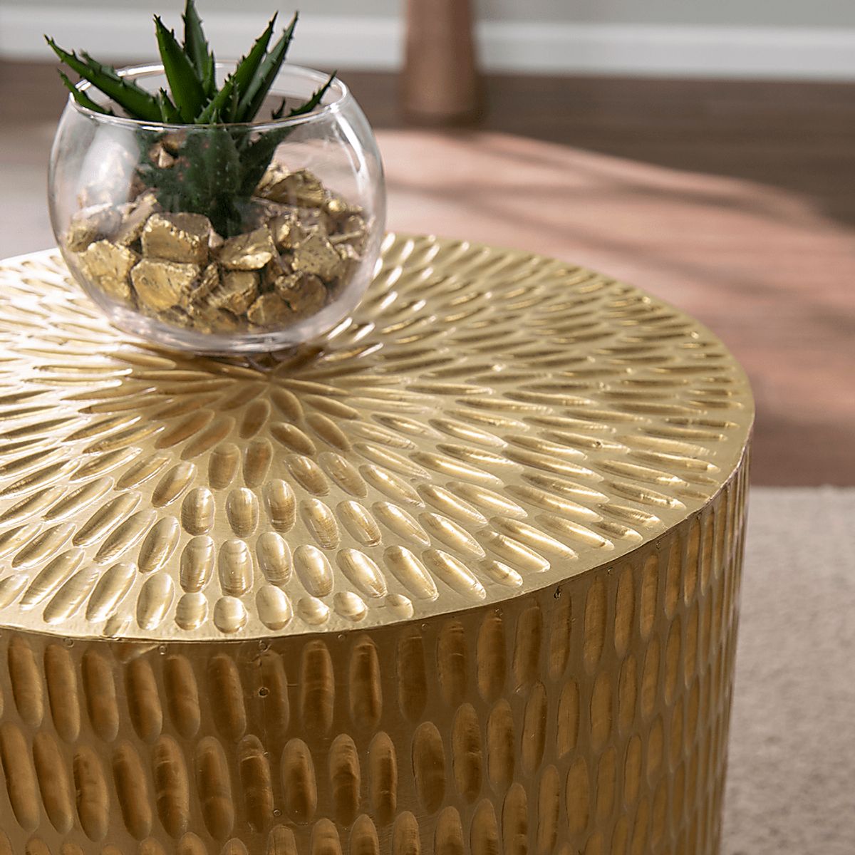 Leafield Gold Colors,Metal Accent Table | Rooms to Go