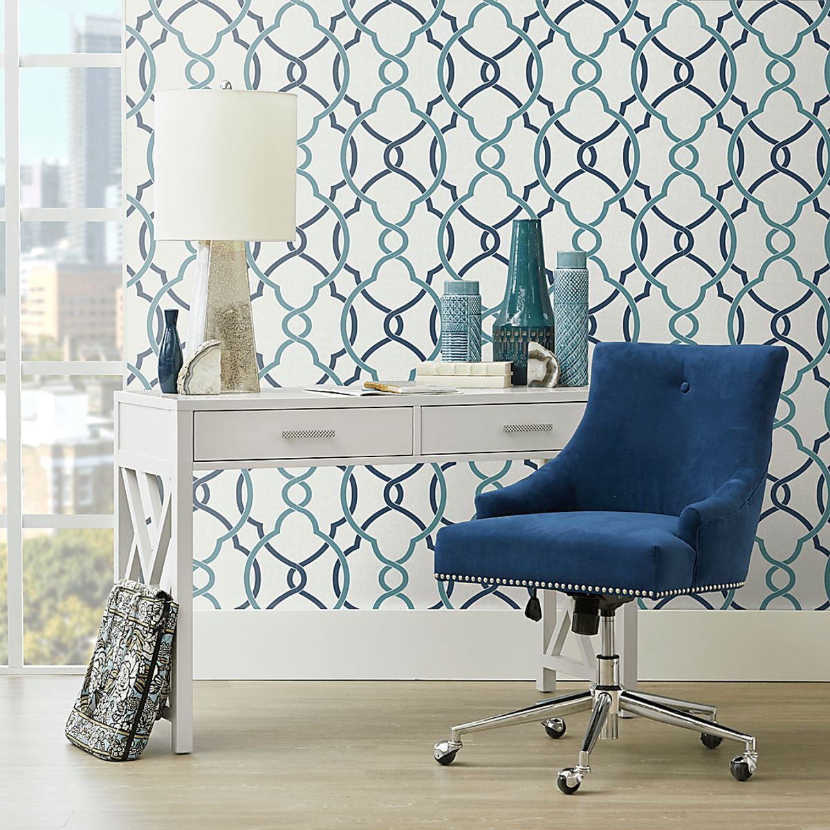 Luxomni White Colors,White Desk | Rooms to Go