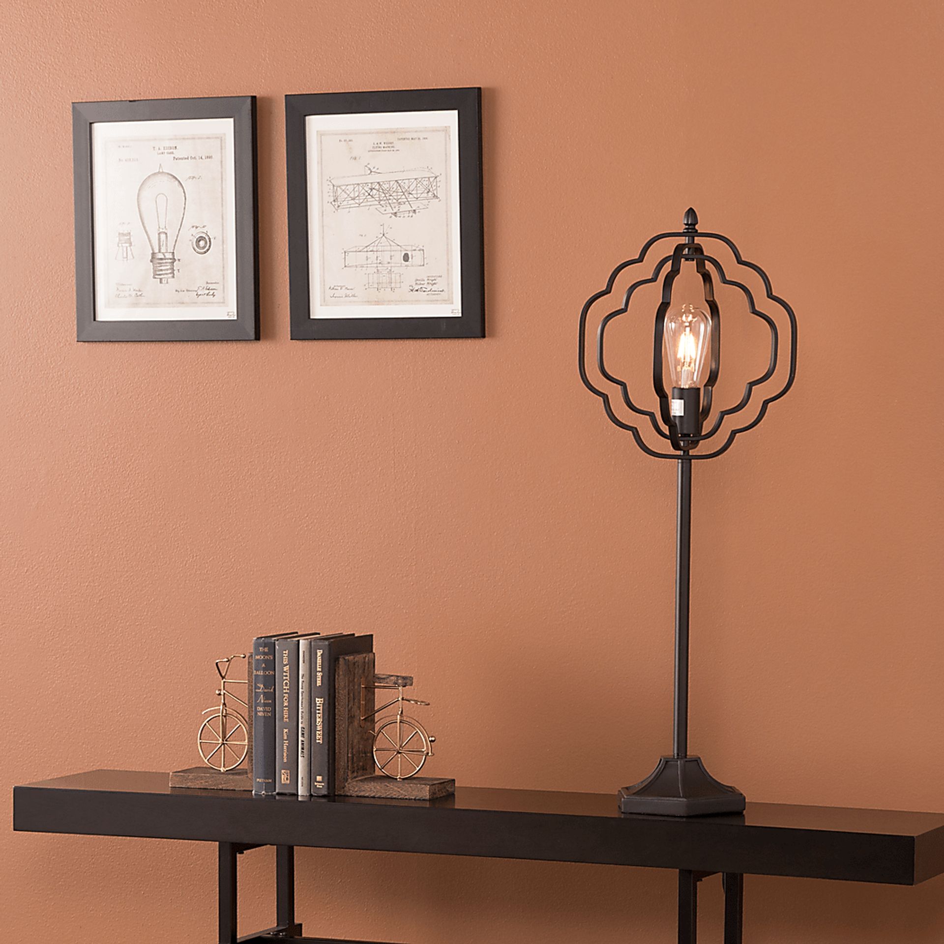 Lycaste Black Table Lamp | Rooms to Go