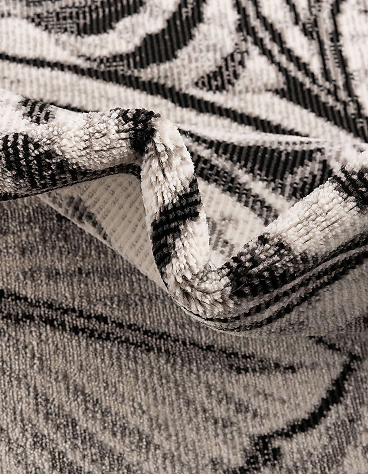 Magnolia Charcoal,Ivory Beige,Black,Gray Rugs | Rooms to Go