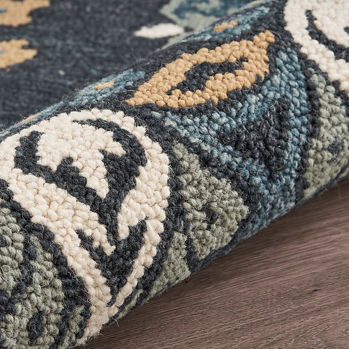 Makda Black Rug | Rooms to Go
