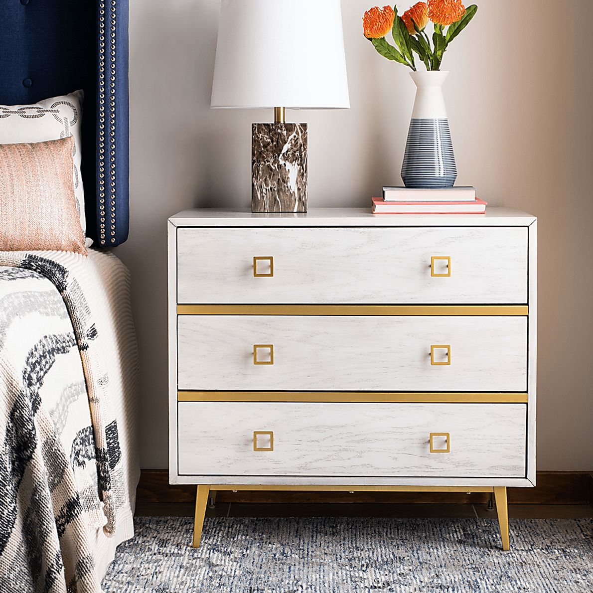 Mazyck White Accent Cabinet - Rooms To Go
