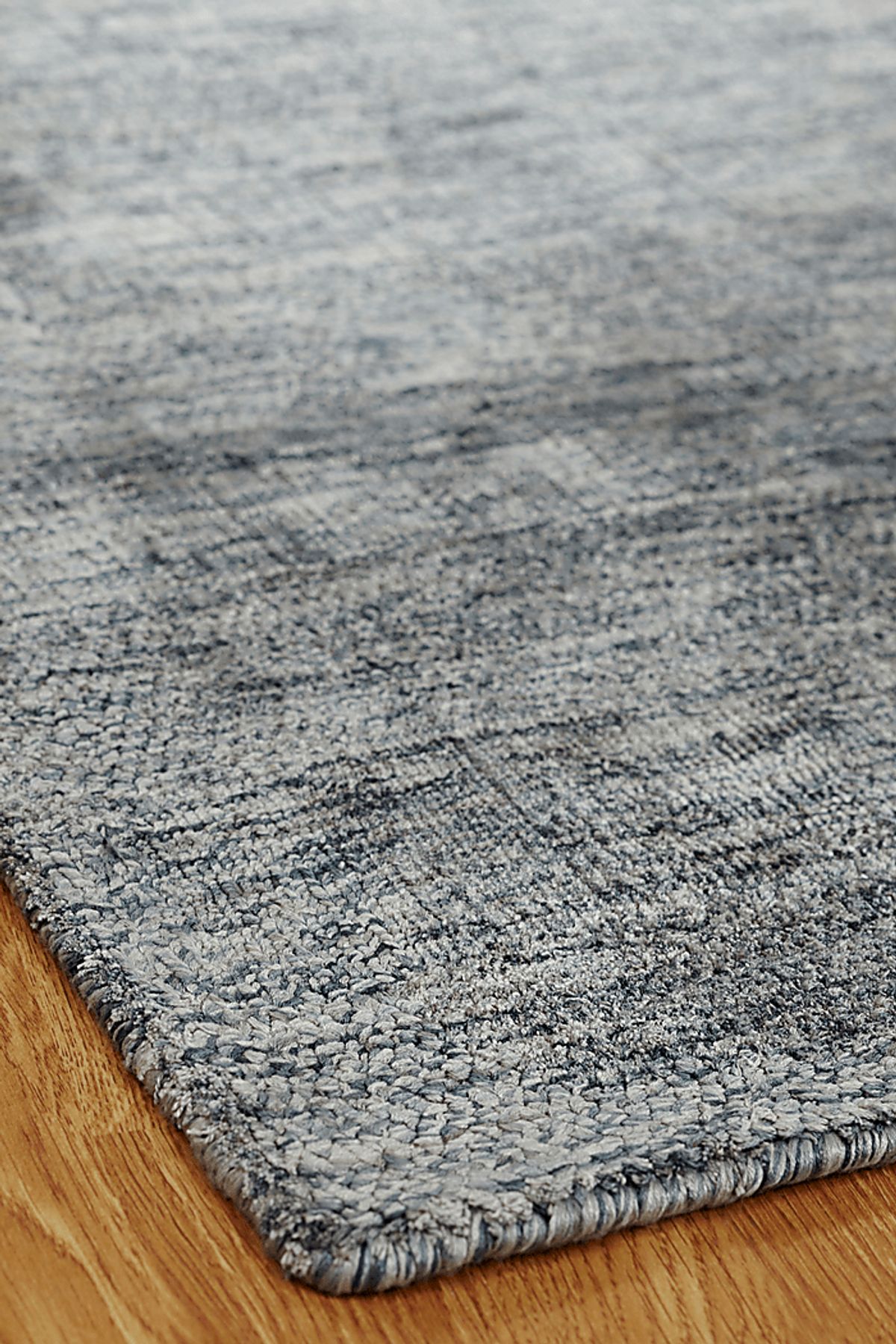 Moncha Gray Viscose Rug | Rooms to Go