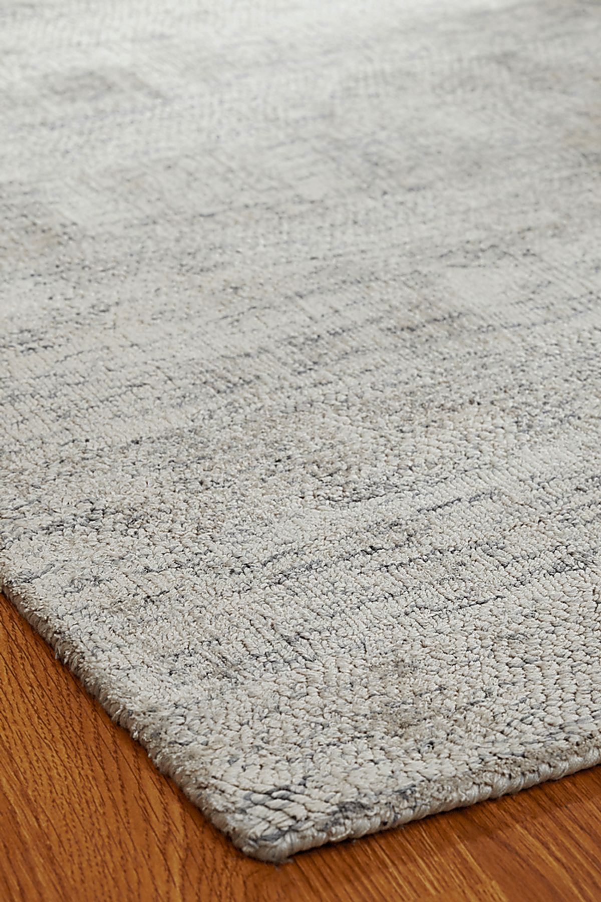 Moncha Light Gray Viscose Rug | Rooms to Go
