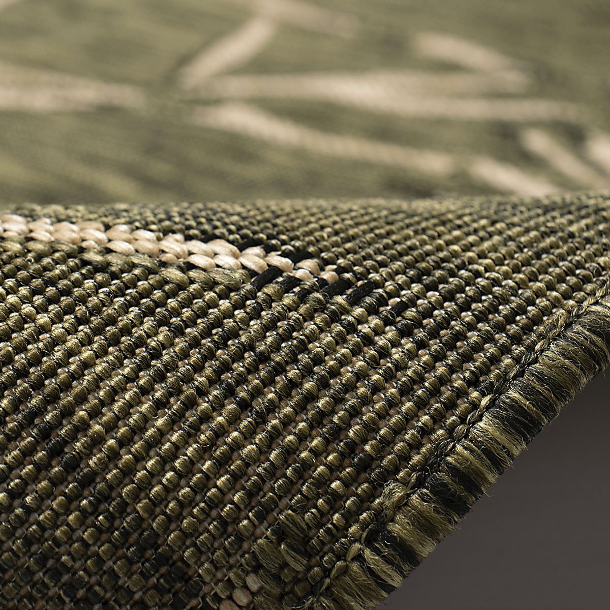 Montdover Green Outdoor Rugs | Rooms to Go