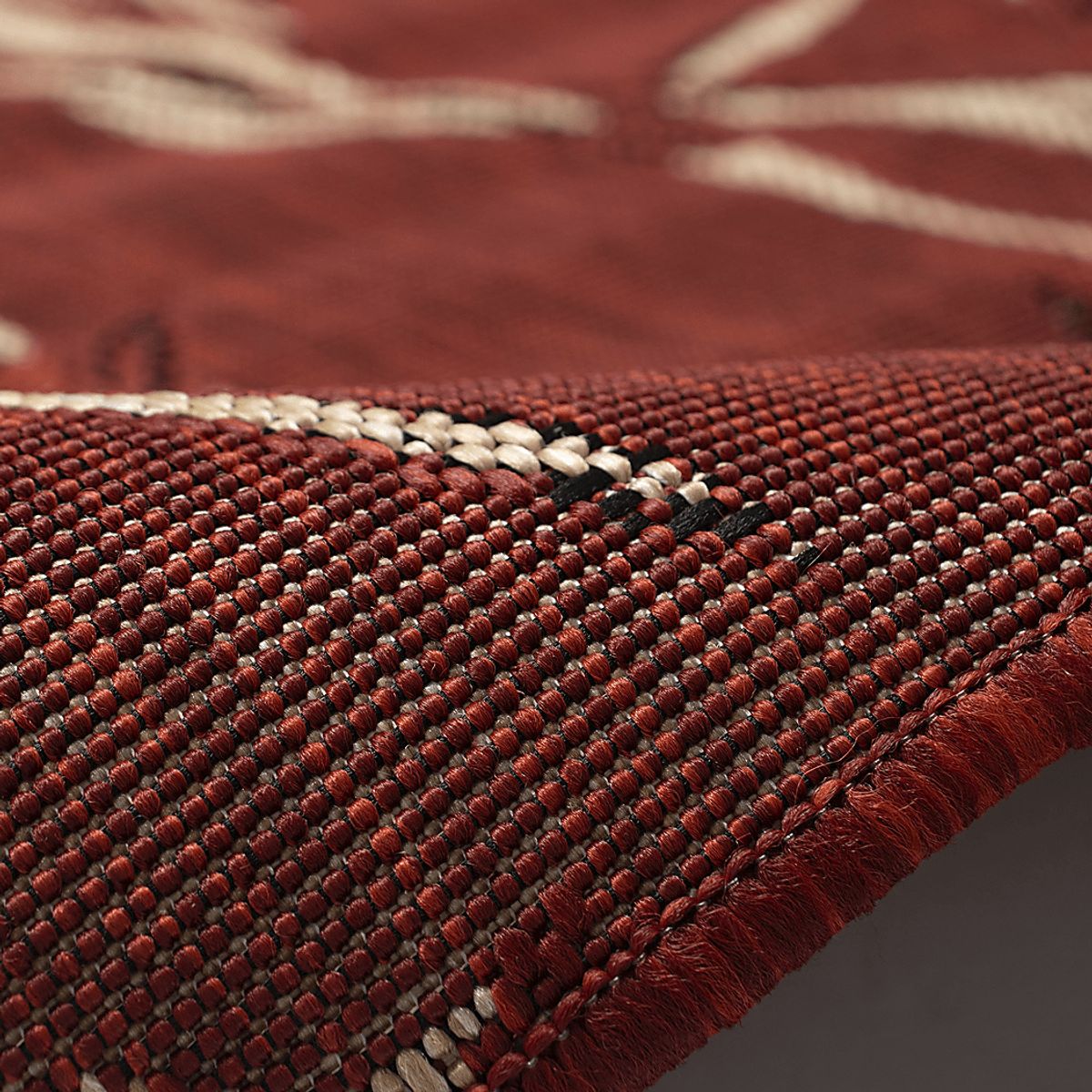 Montdover Red Outdoor Rugs | Rooms to Go