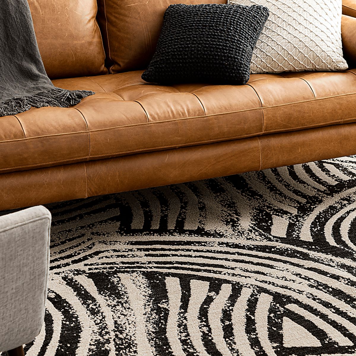 Montry Black Rugs | Rooms to Go