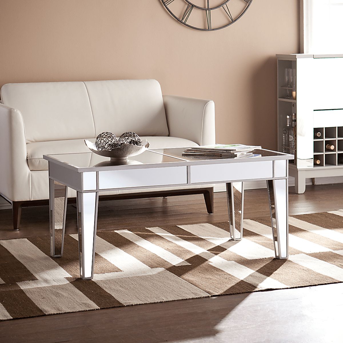 Montui Silver Gray Cocktail Table | Rooms to Go