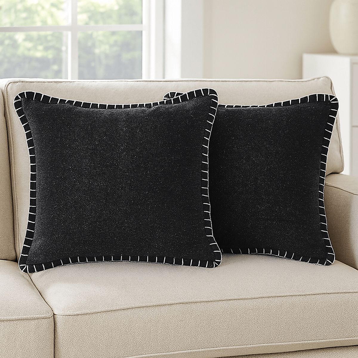 Mulland 2 Pc Black Accent Pillows, Set Of | Rooms to Go