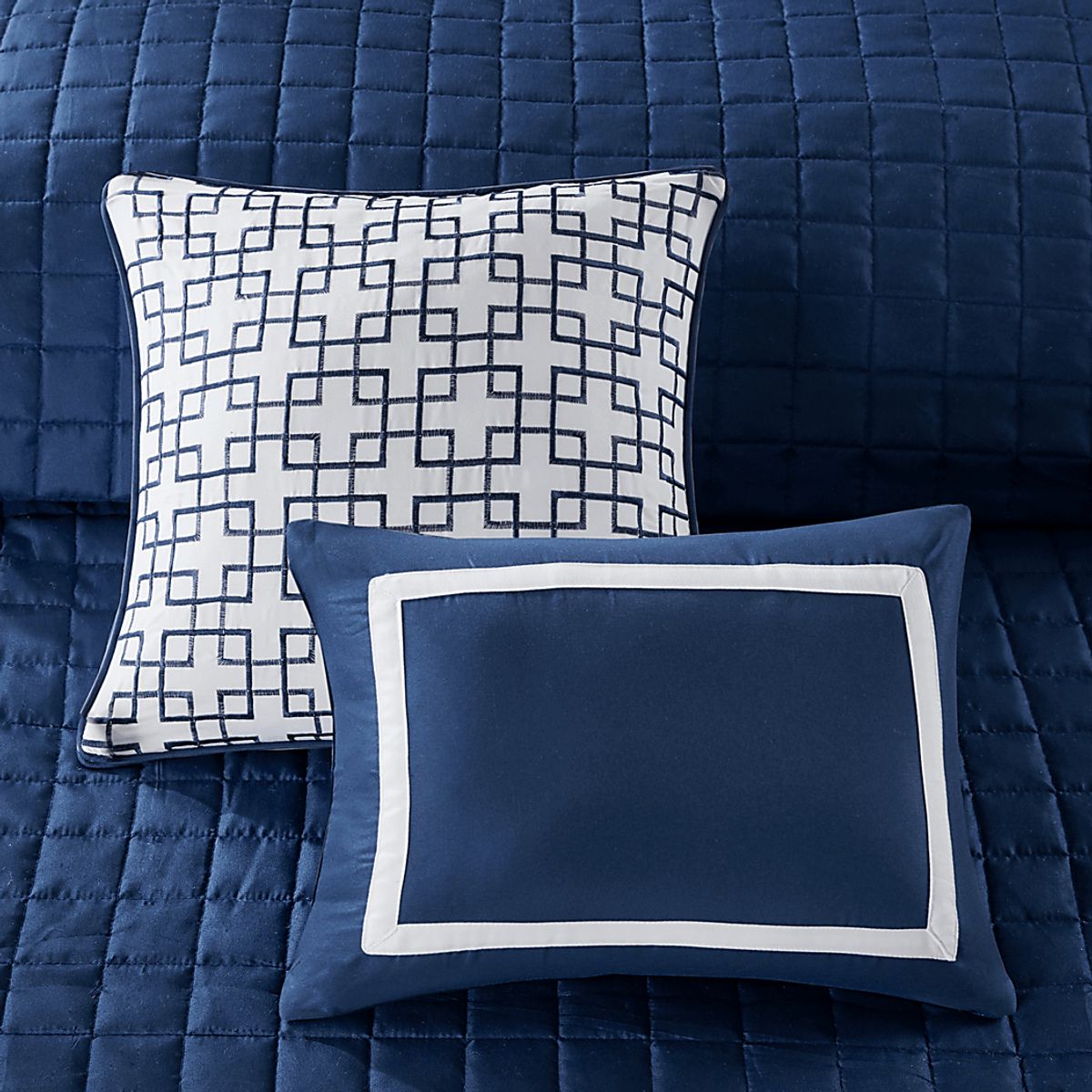 Noemy Navy Blue 8 Pc Queen Coverlet Set | Rooms to Go