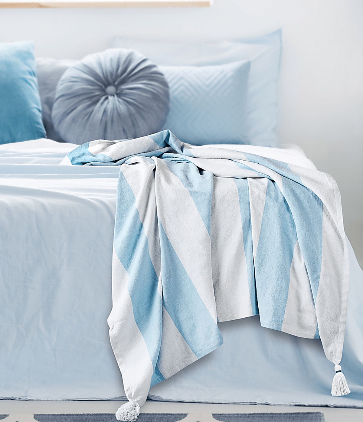 Nokodes Light Blue Throw Blanket | Rooms to Go