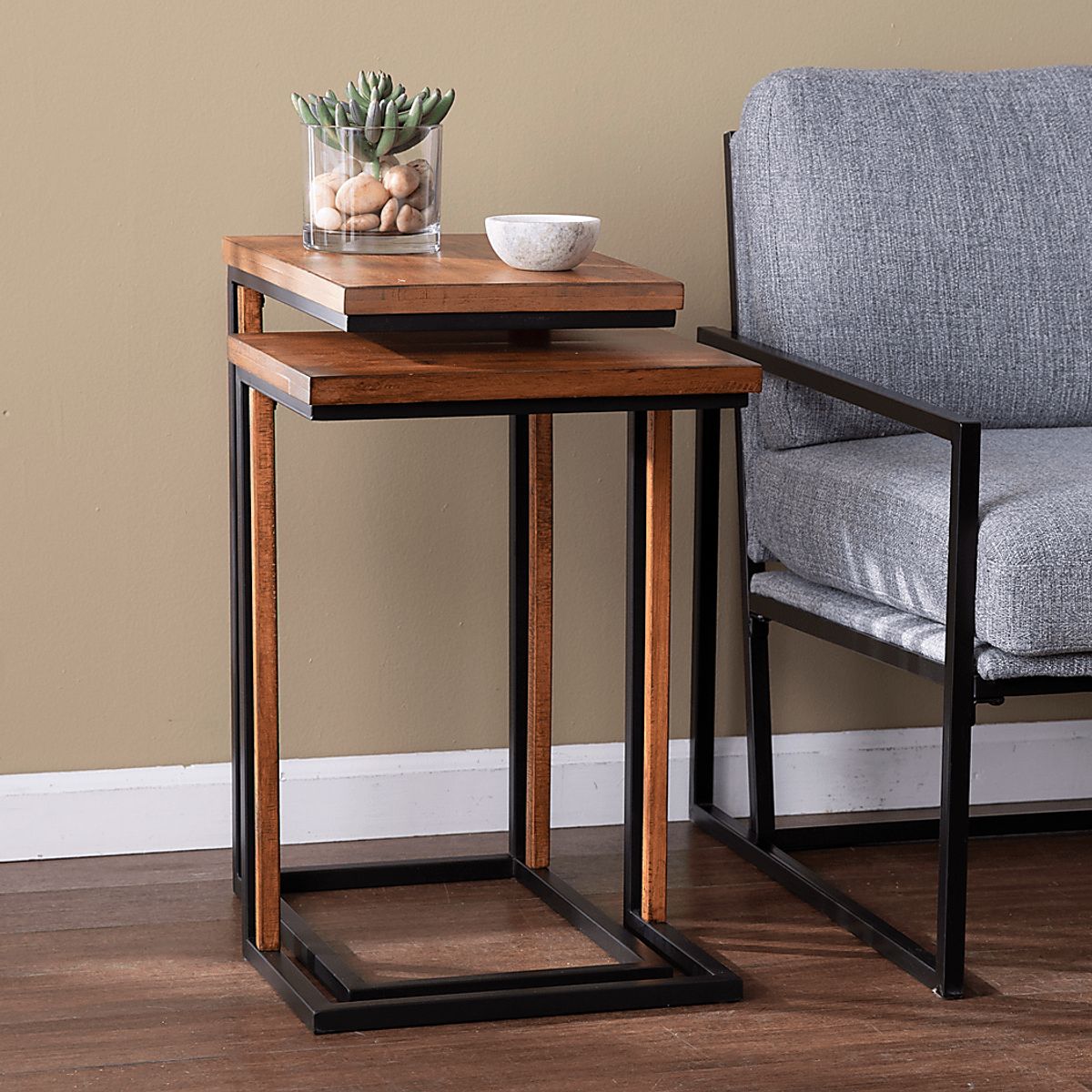 Oaklane Place Brown Dark Wood Nesting Tables, Set Of 2 | Rooms to Go