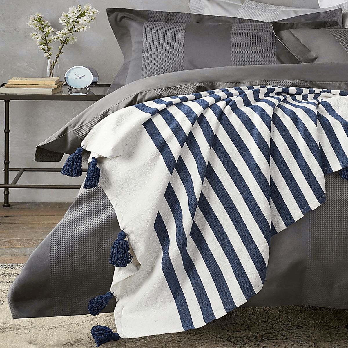 Olive Lane Navy Blue Throw Blanket | Rooms to Go