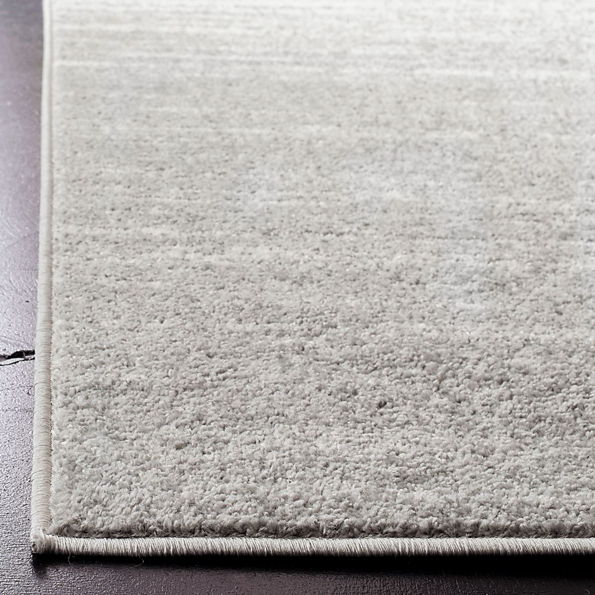 Omeir Light Gray Rug | Rooms to Go