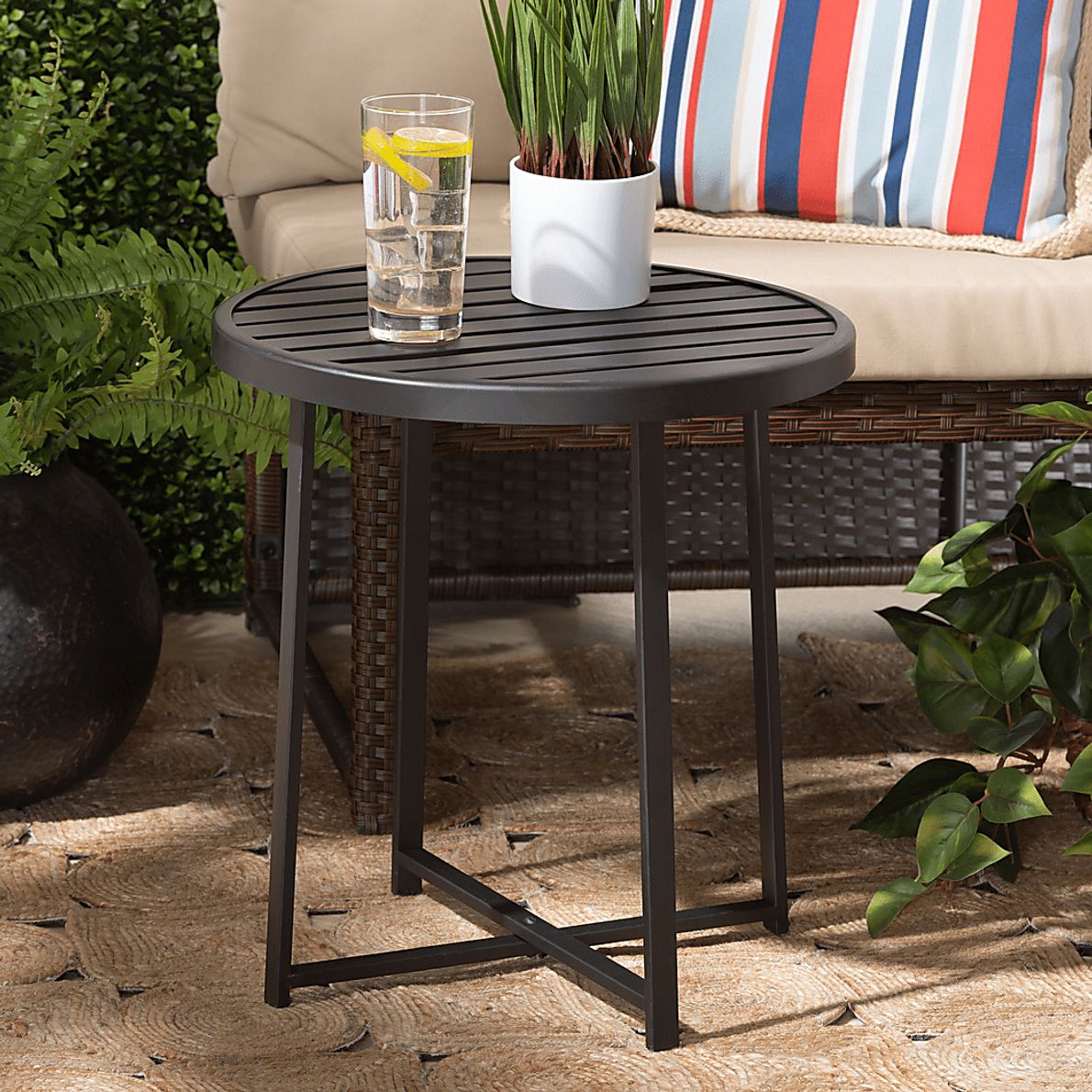 Outdoor Catlina Black Side Table - Rooms To Go