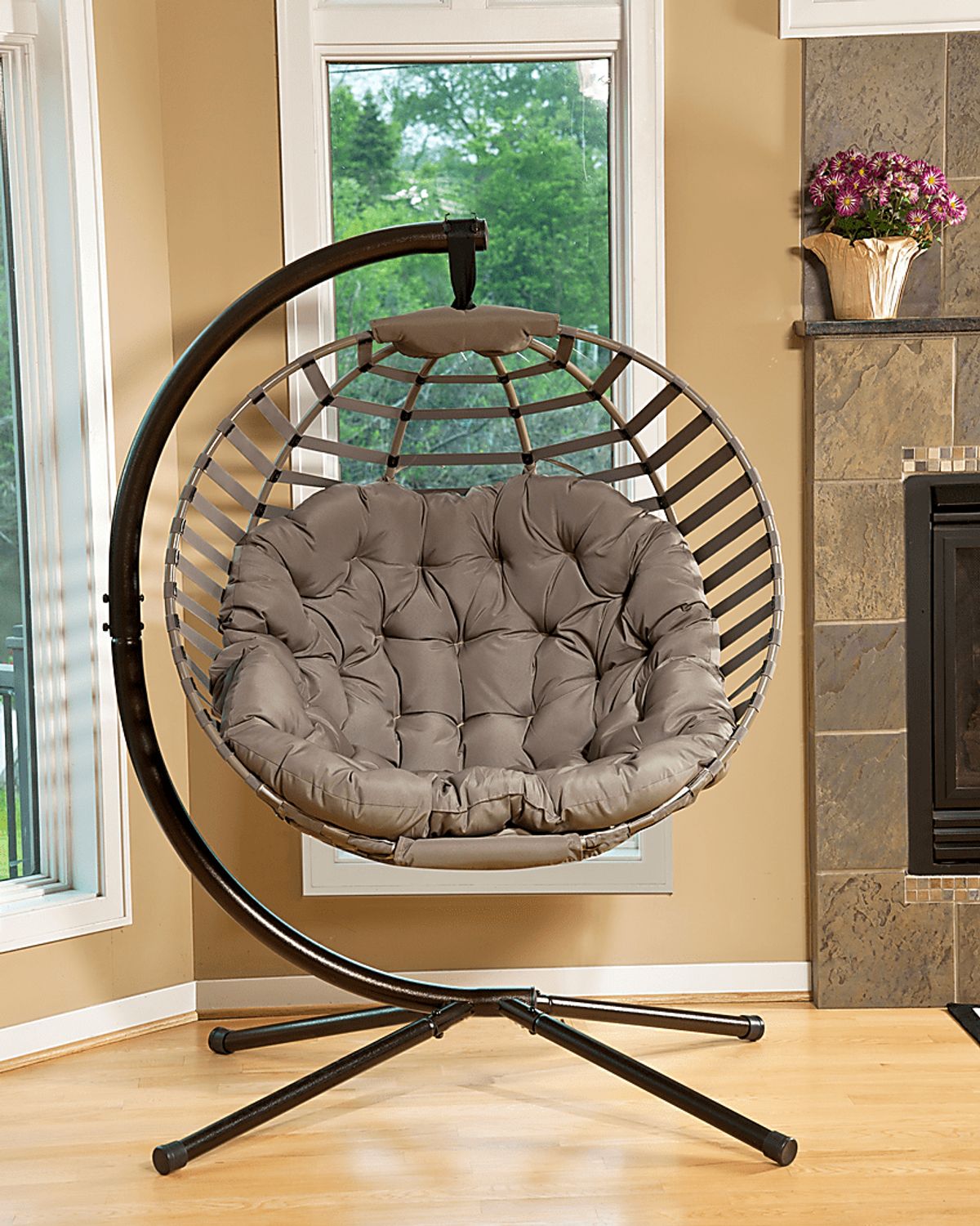 Everell Outdoor Hanging Chair | Rooms to Go