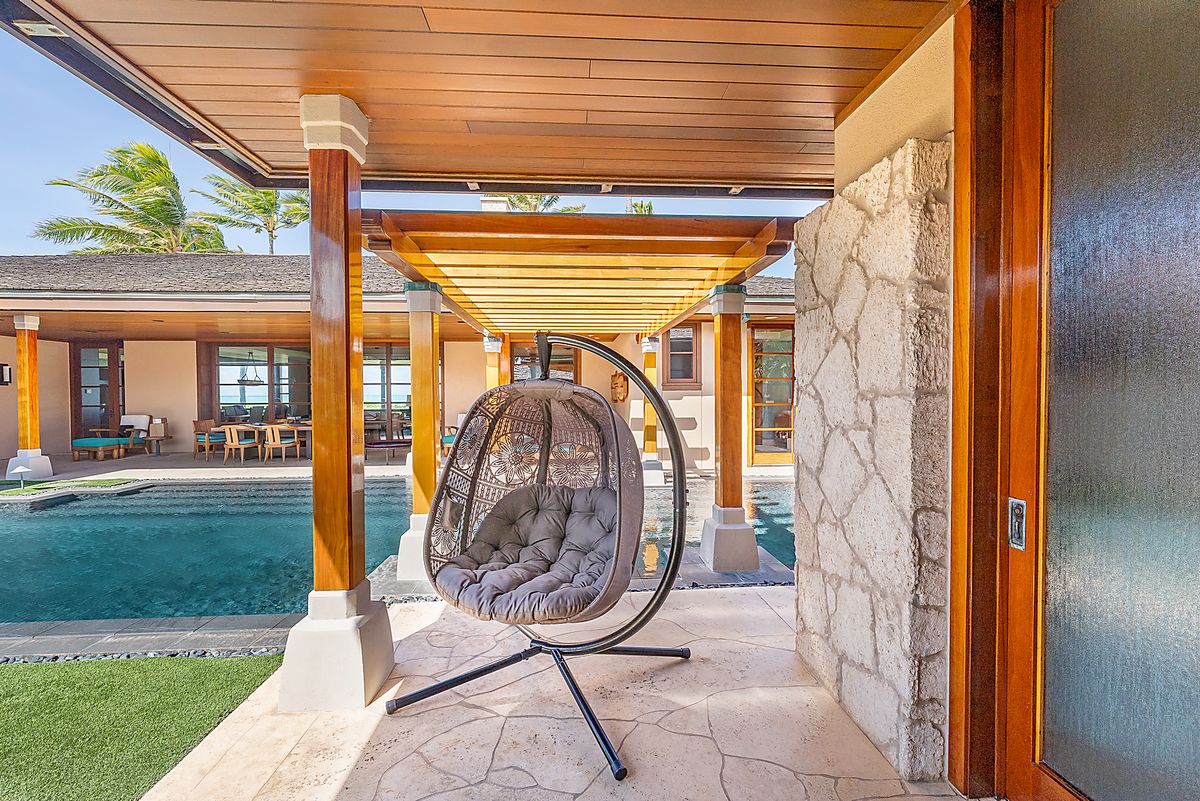 Maquel Beige Outdoor Hanging Egg Chair | Rooms to Go