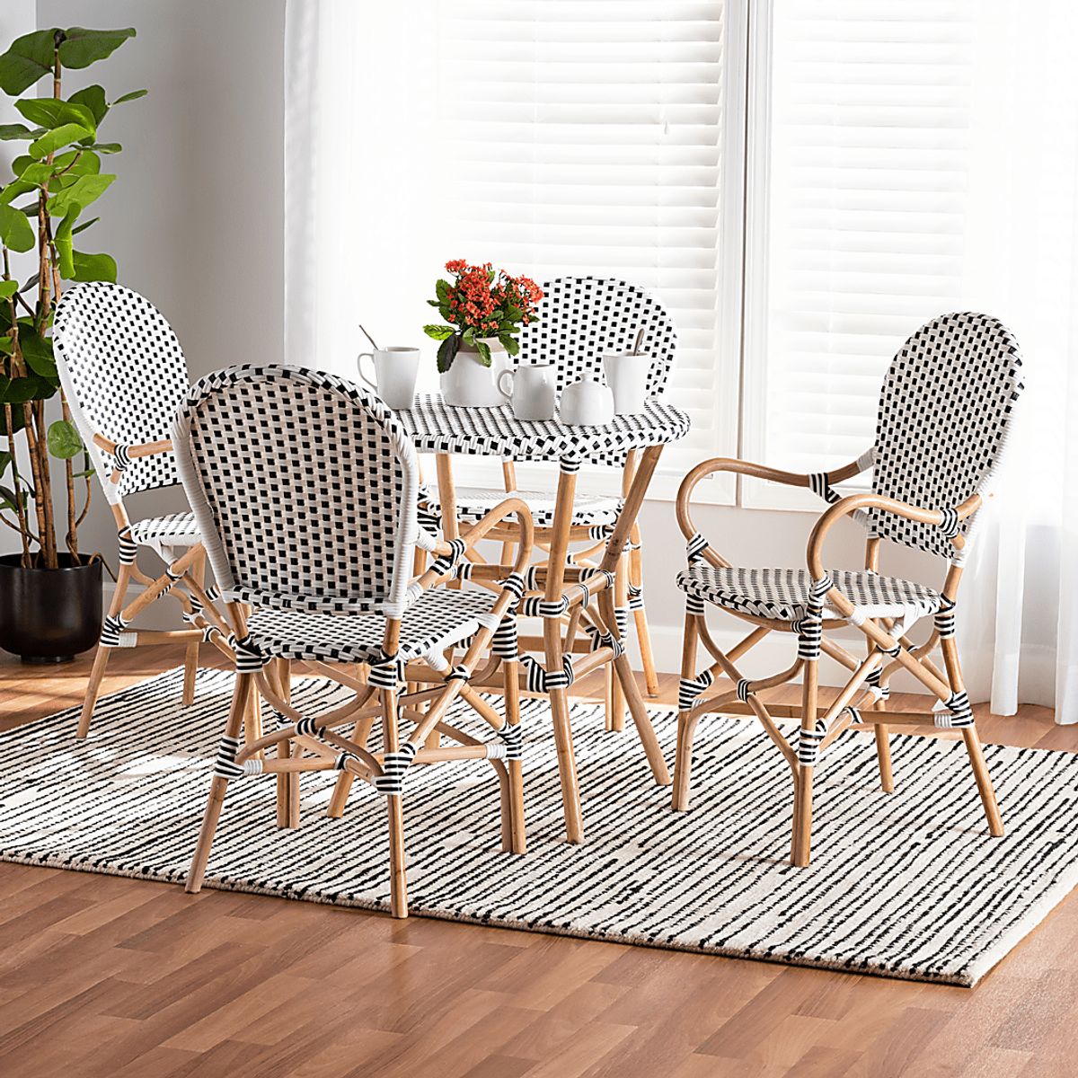 Nalina Elle I Black Outdoor 5 Pc Dining Set | Rooms to Go
