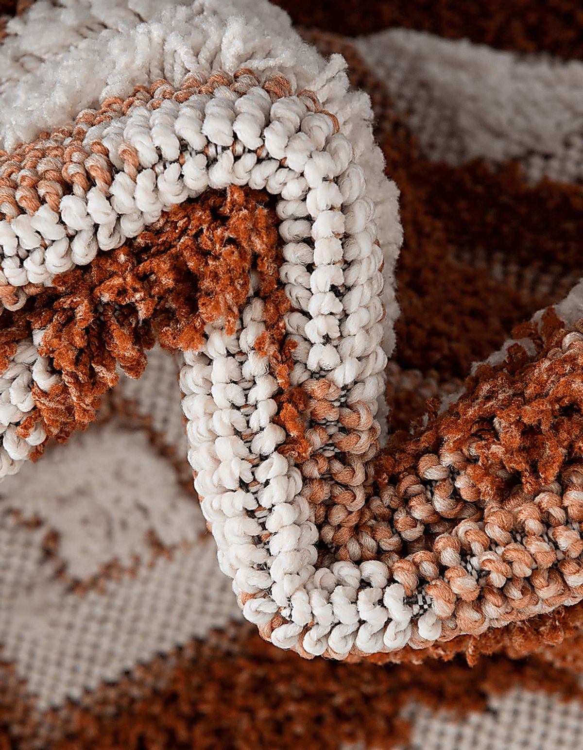 Paari Rust,White Red,White Rugs | Rooms to Go