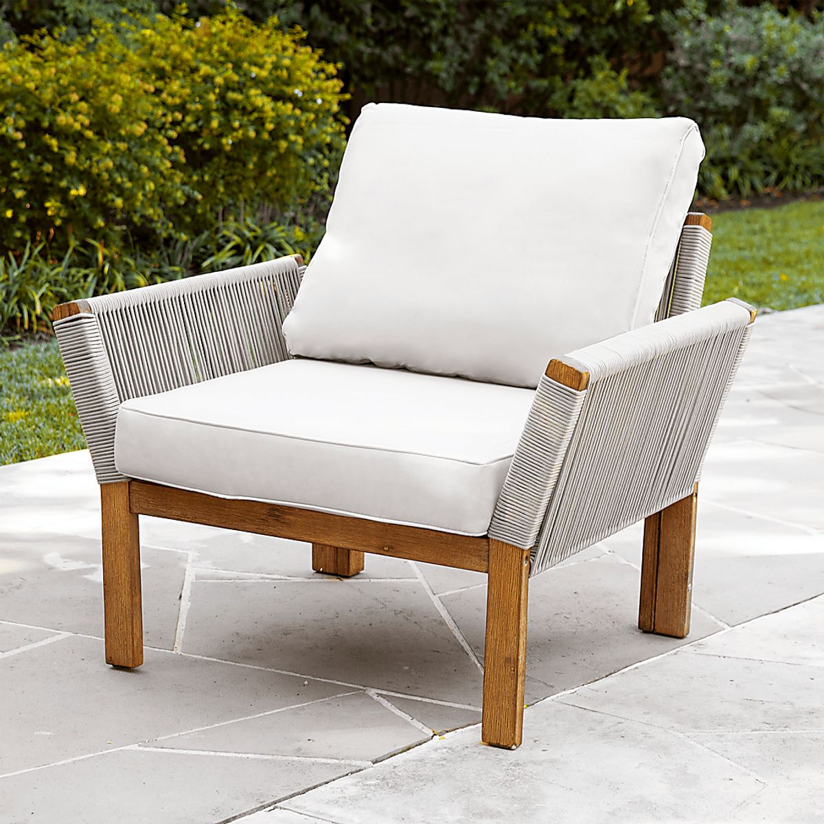 Pershington Natural Light Wood White Outdoor Accent Chair | Rooms to Go