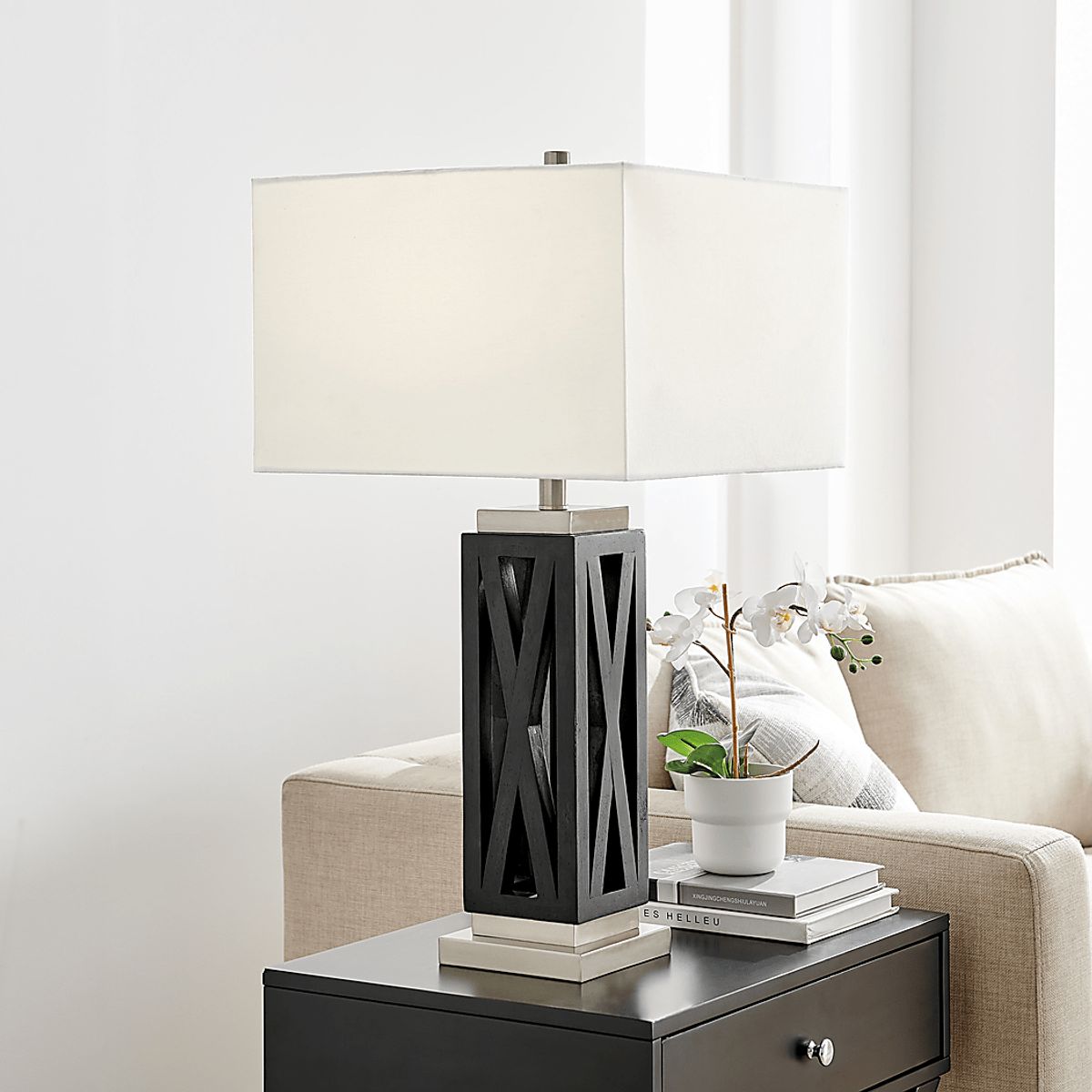 Quamari Hollow Black Table Lamp | Rooms to Go