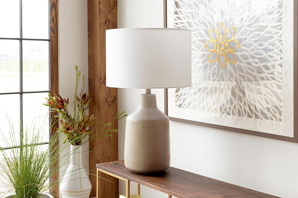 Revere Summit Ivory Beige Table Lamp | Rooms to Go