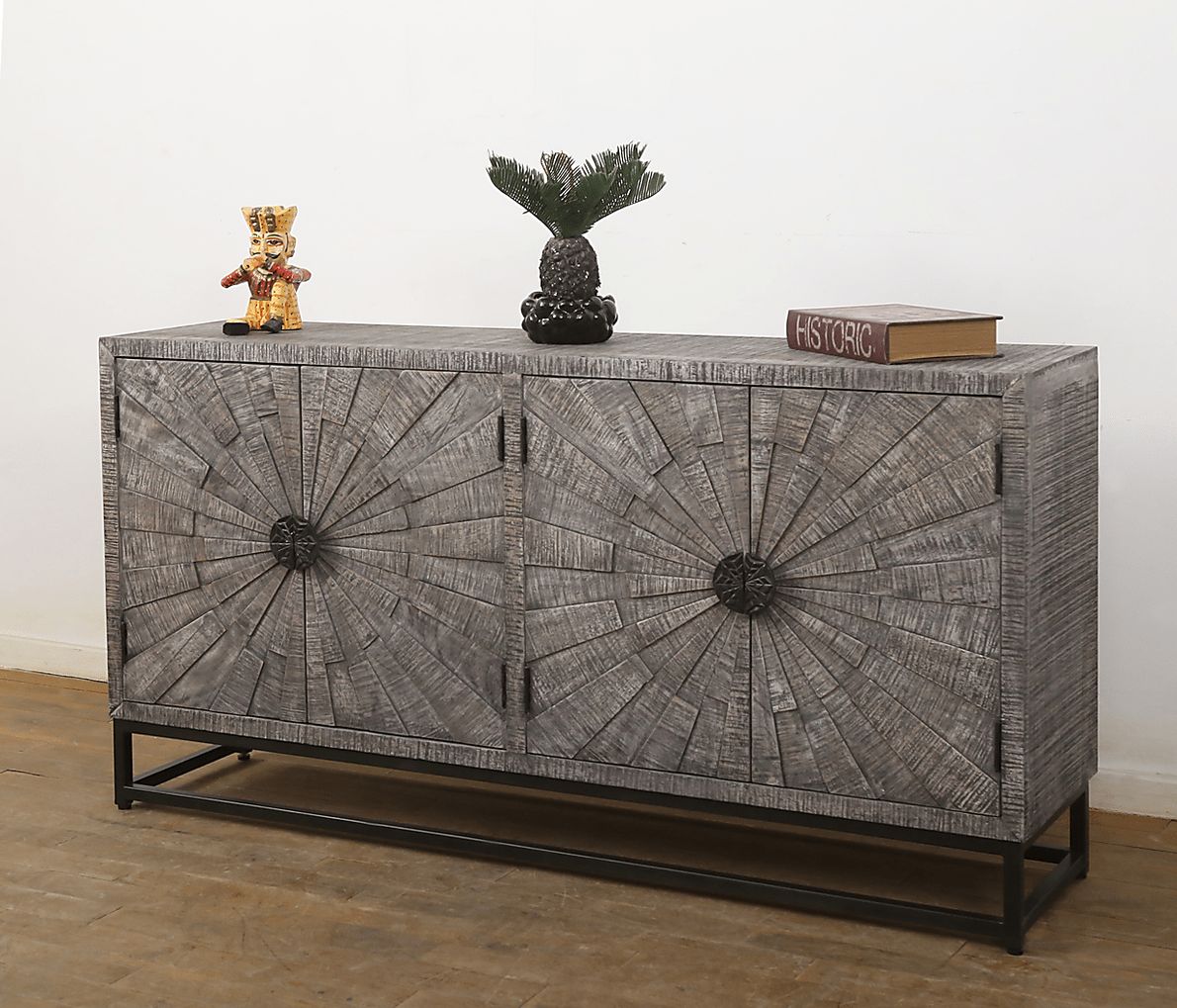 Saulter Gray Sideboard - Rooms To Go
