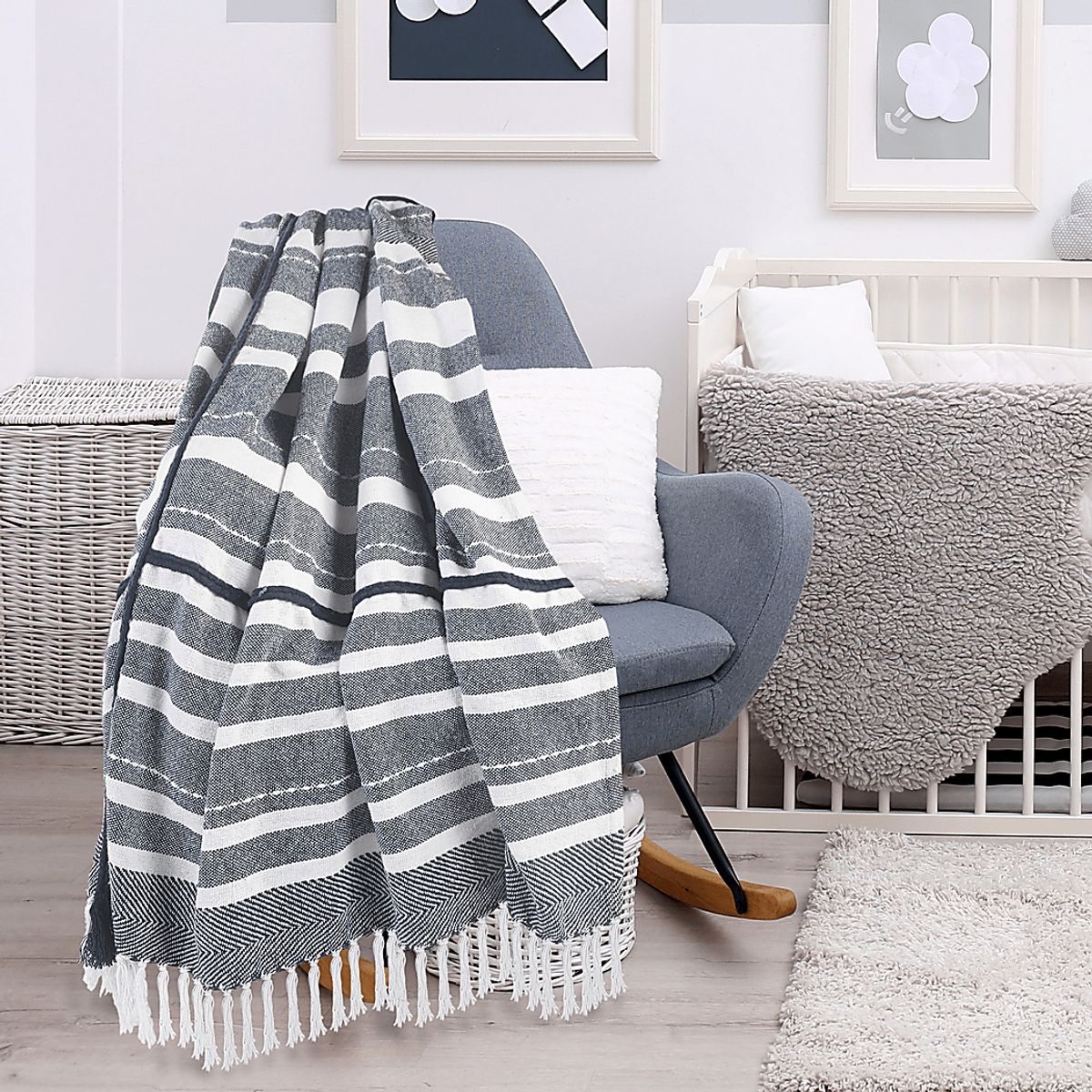 Sedgeswell Blue Throw Blanket | Rooms to Go