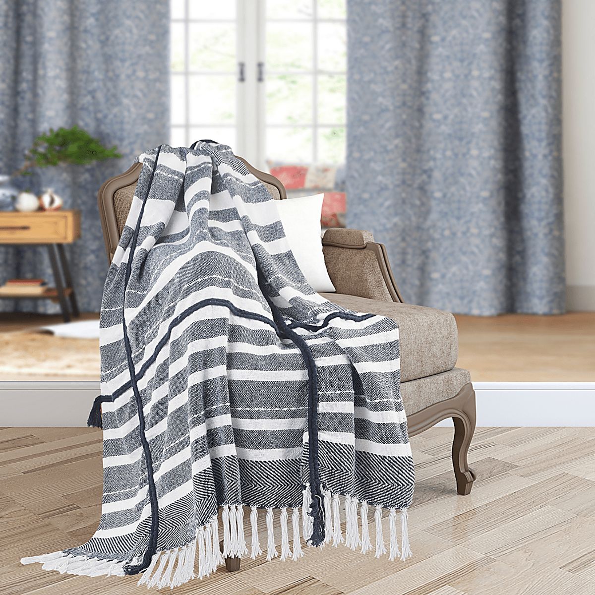 Sedgeswell Blue Throw Blanket | Rooms to Go