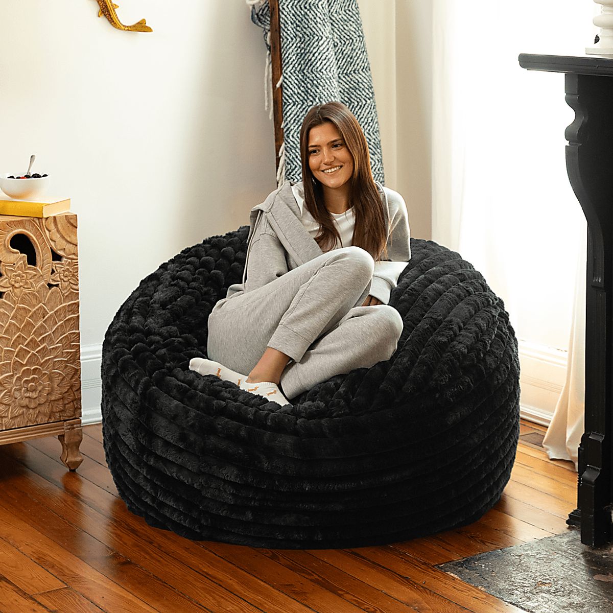 Sinepa Black Faux Fur Bean Bag Chair | Rooms to Go