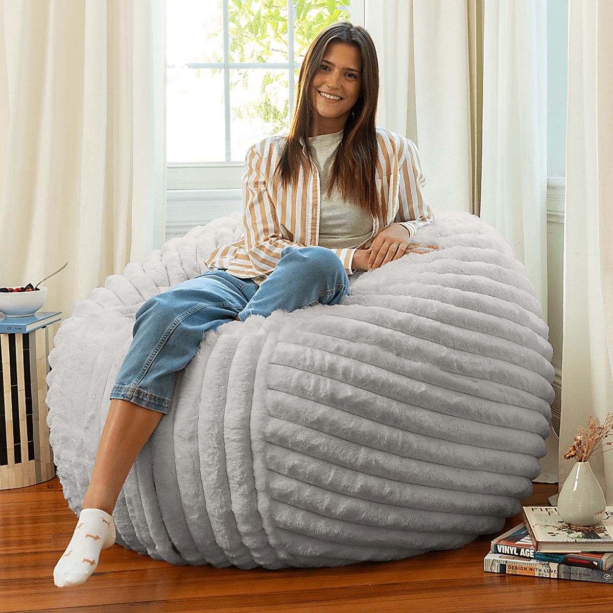 Sinepa Gray Faux Fur Bean Bag Chair | Rooms to Go