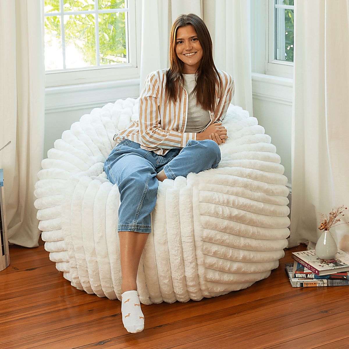 Sinepa Ivory Beige Faux Fur Bean Bag Chair | Rooms to Go