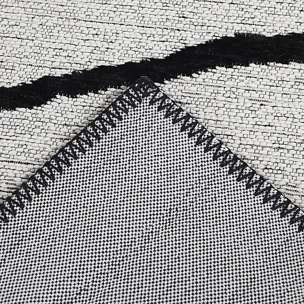 Steledon White Rugs | Rooms to Go