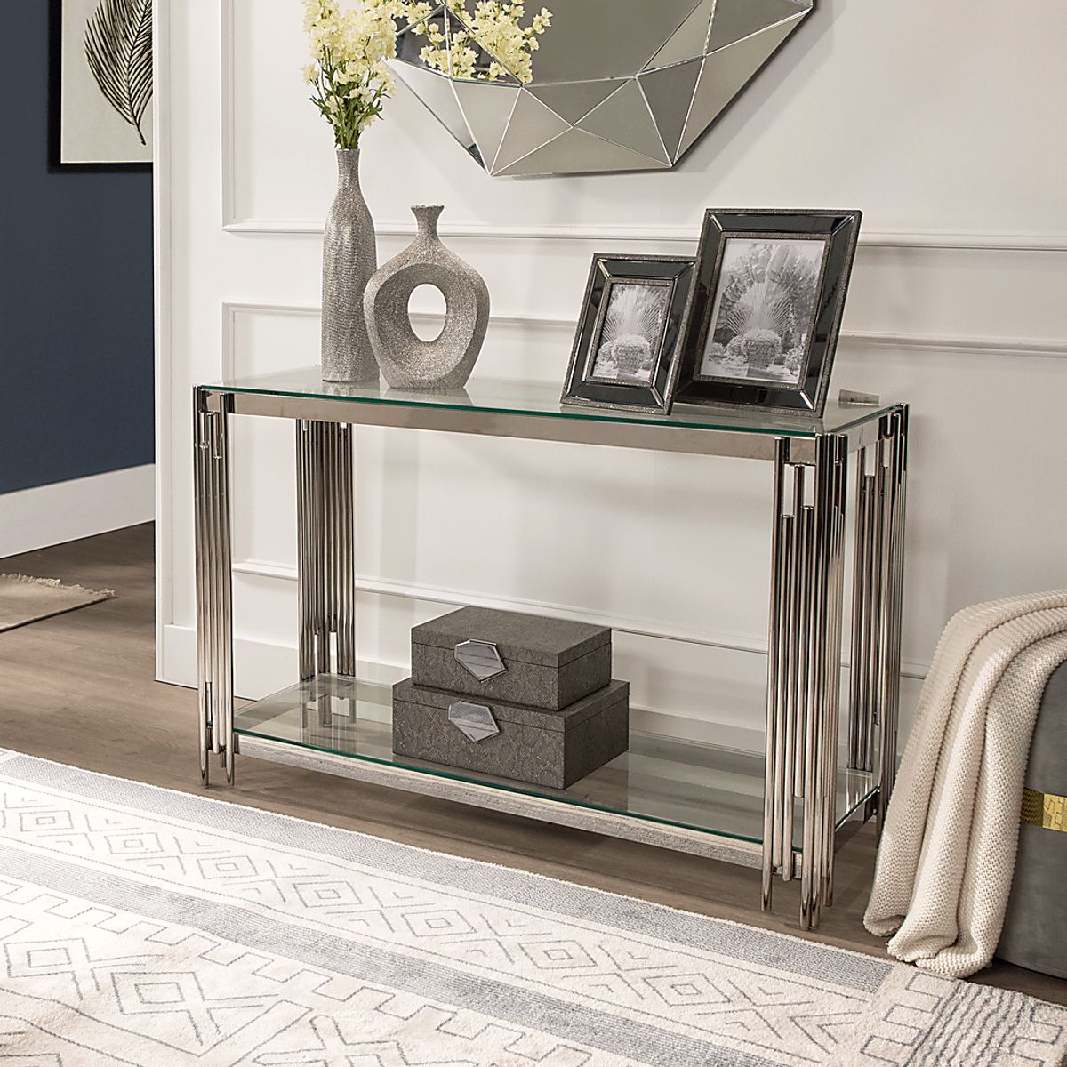 Stutson Silver Gray Vase | Rooms to Go