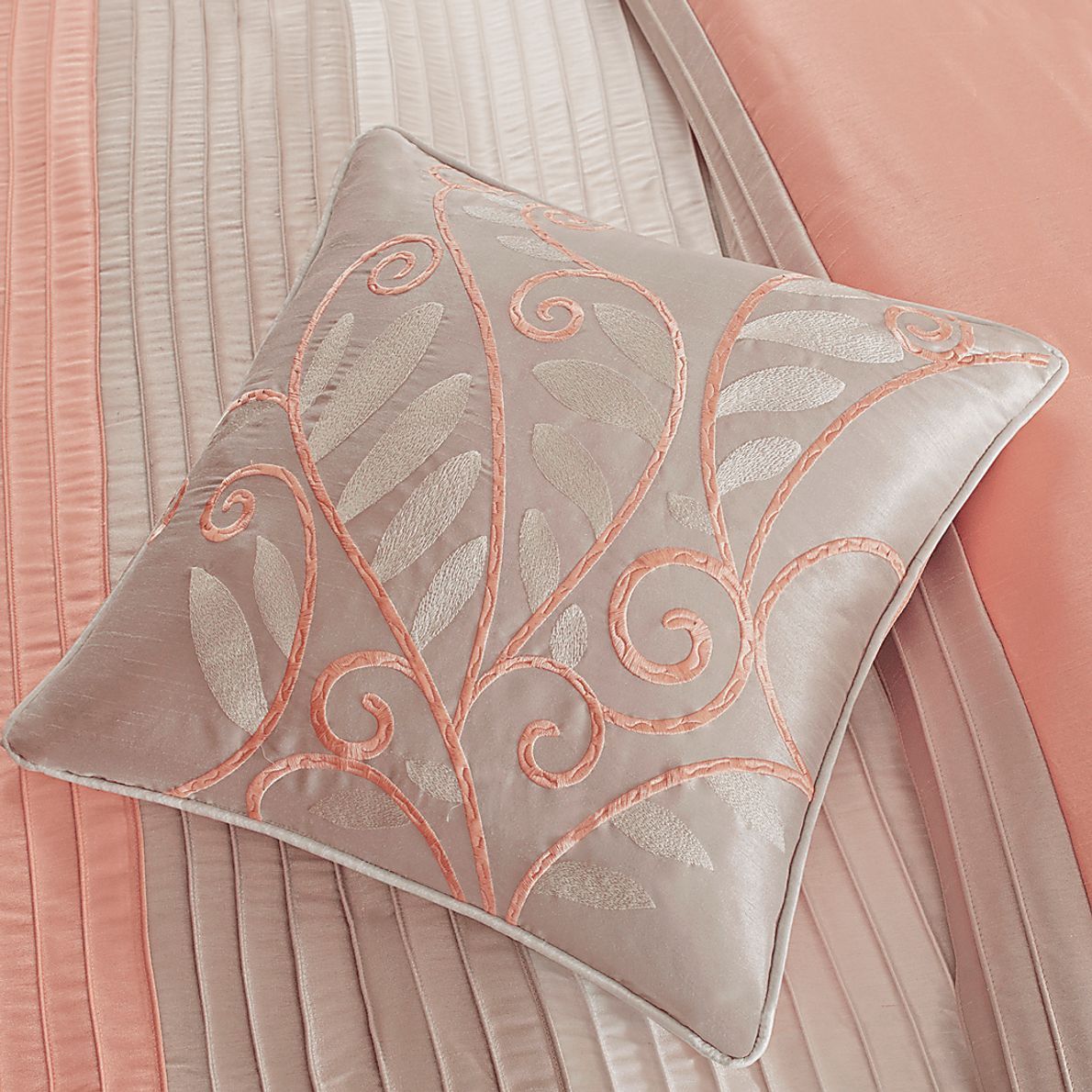 Sunayra Coral 7 Pc Queen Comforter Set - Rooms To Go
