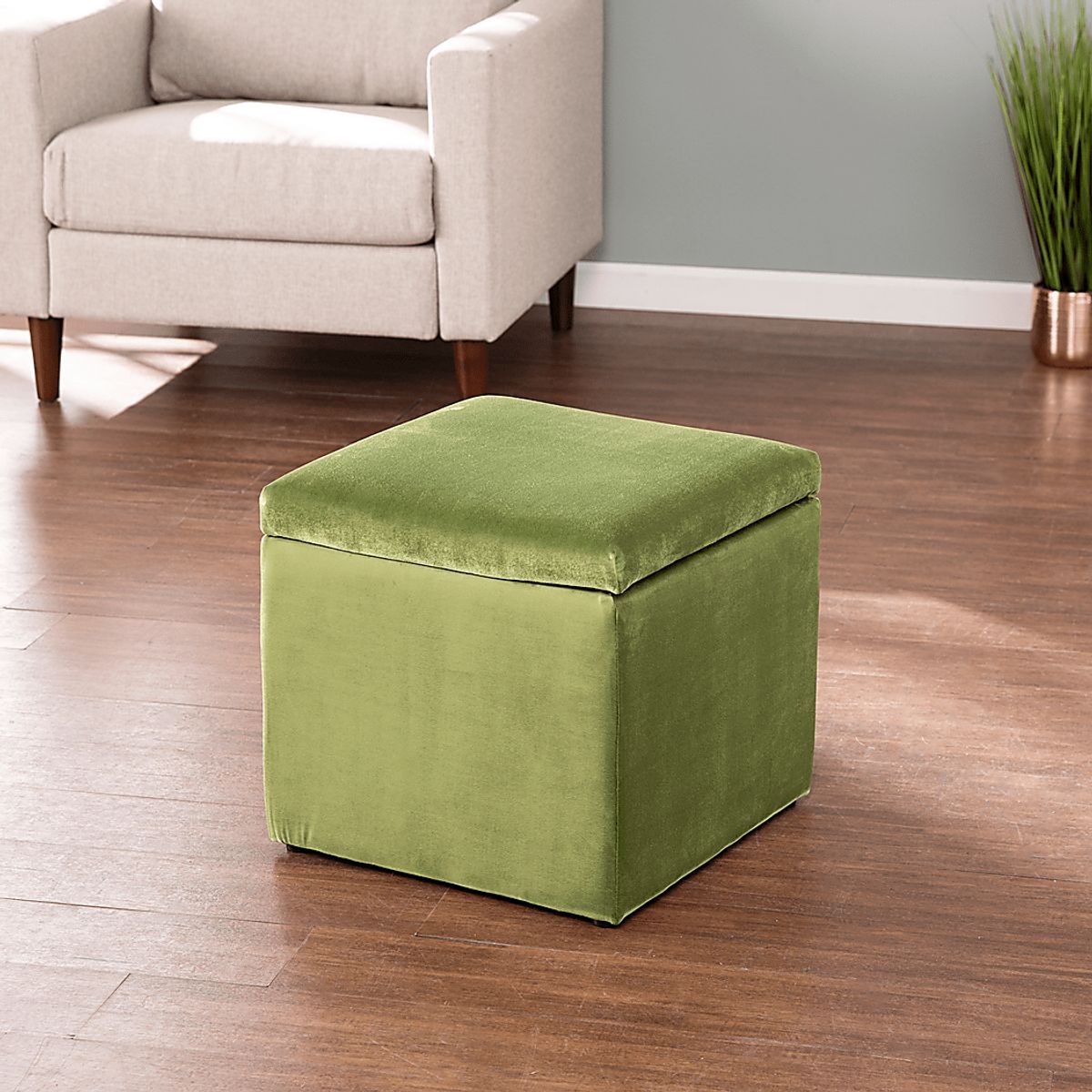 Tamassee Green Velvet Plush Ottoman | Rooms to Go