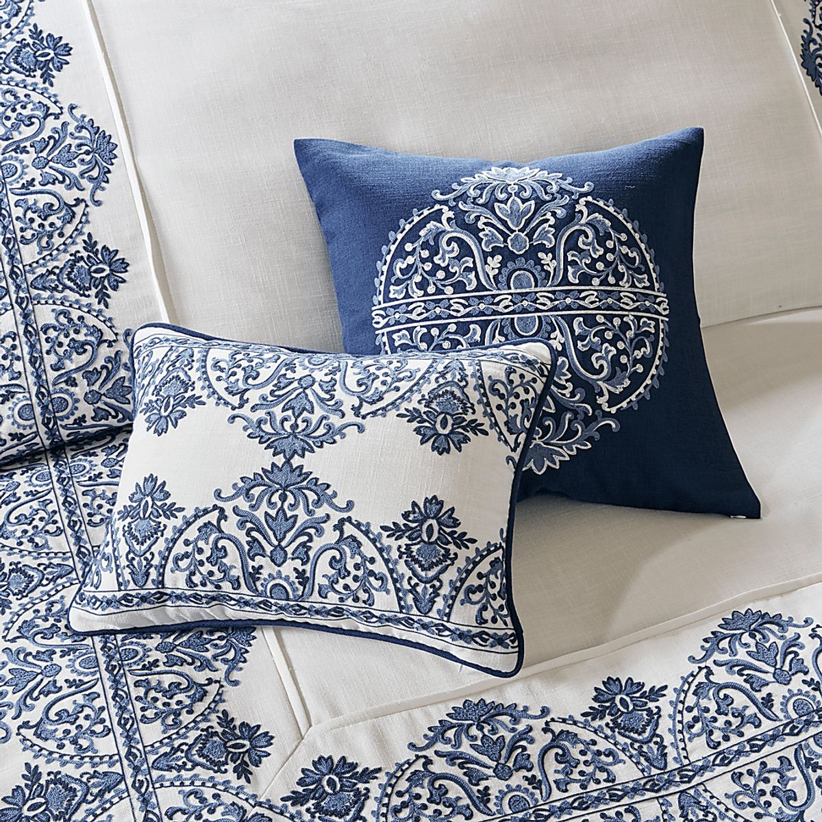 Tamia White 8 Pc Queen Comforter Set | Rooms to Go