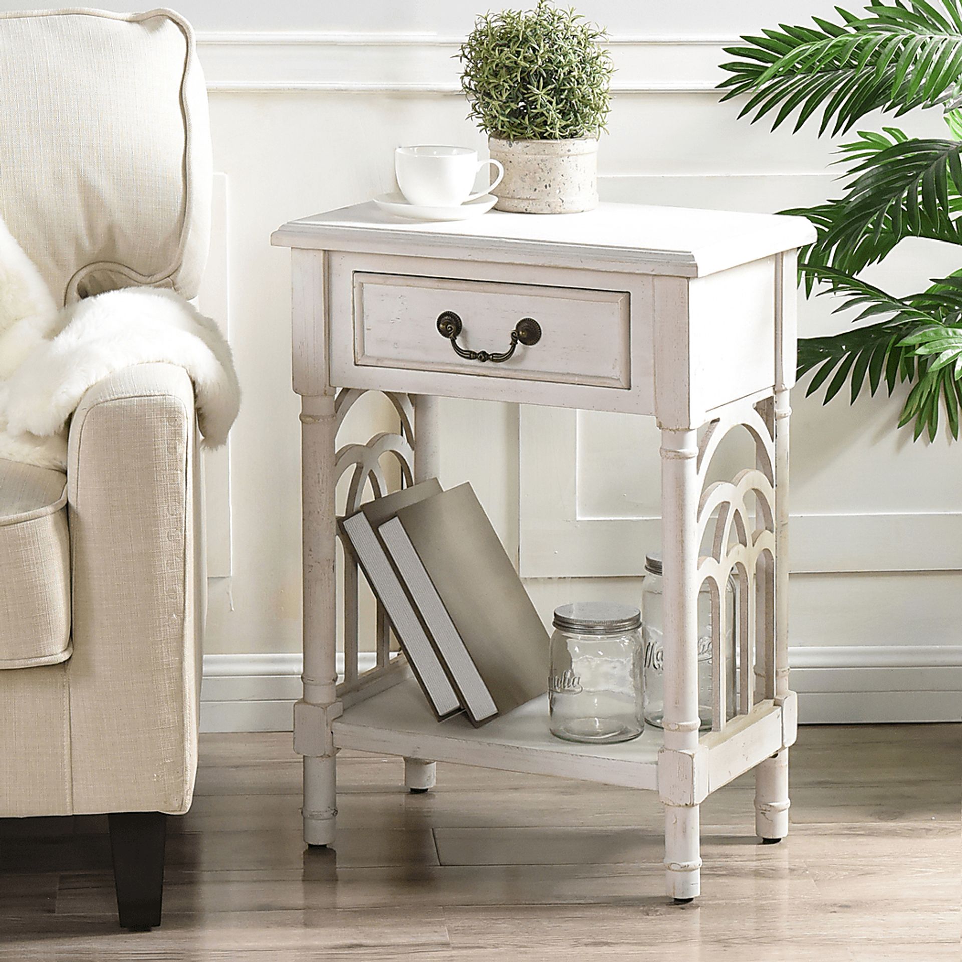 Tyborne White Colors,White Side Table | Rooms to Go