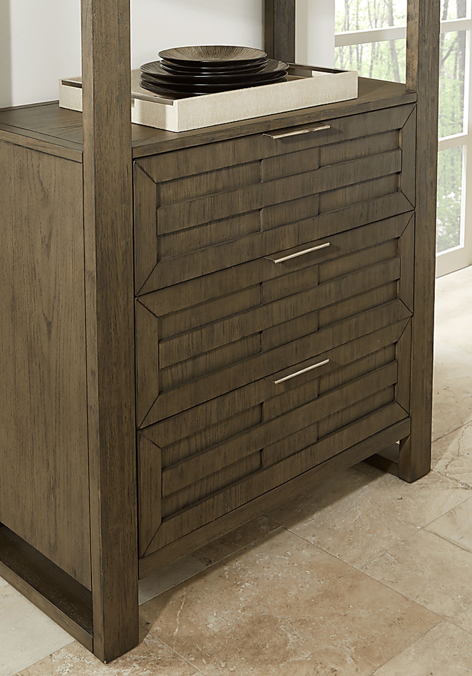 Vine Street Gray Curio | Rooms to Go