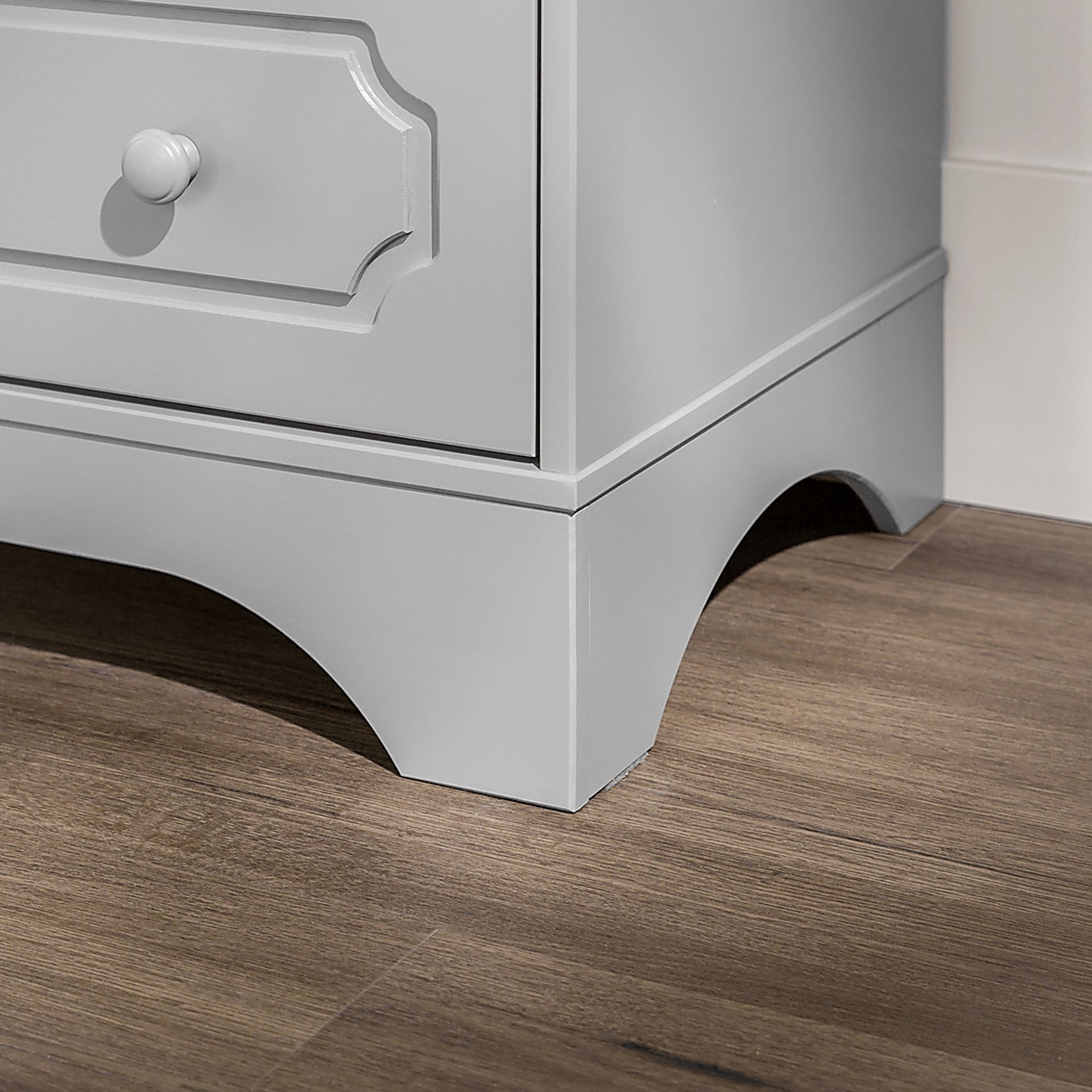 Wainfleet Gray Dresser | Rooms to Go