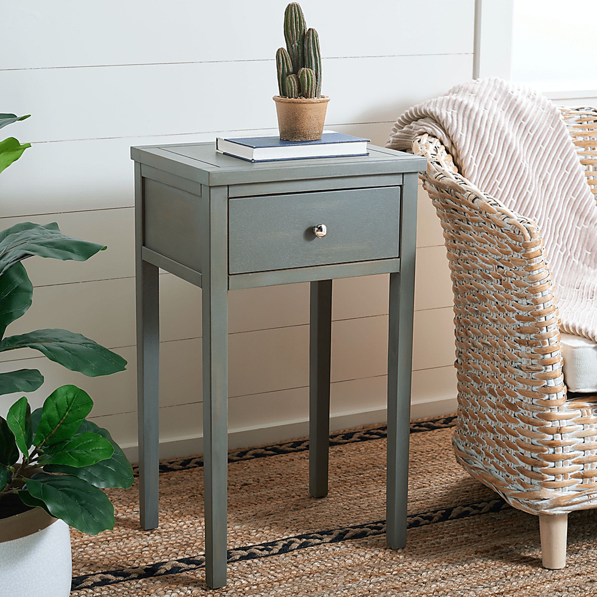 Wardlaw Gray Nightstand | Rooms to Go