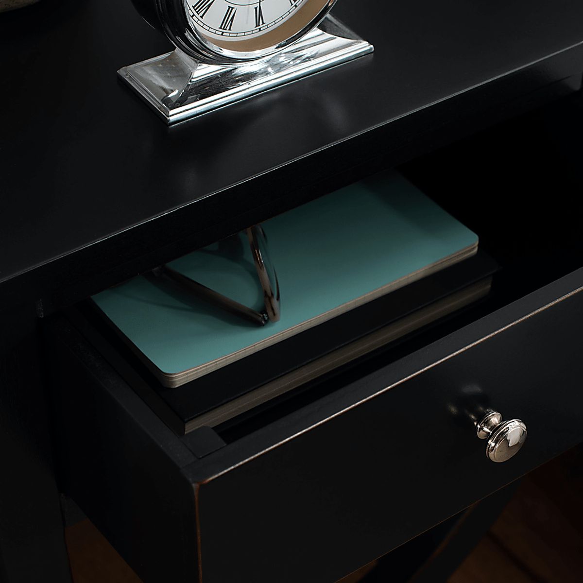 Wespanee Black Black,Colors Nightstand | Rooms to Go