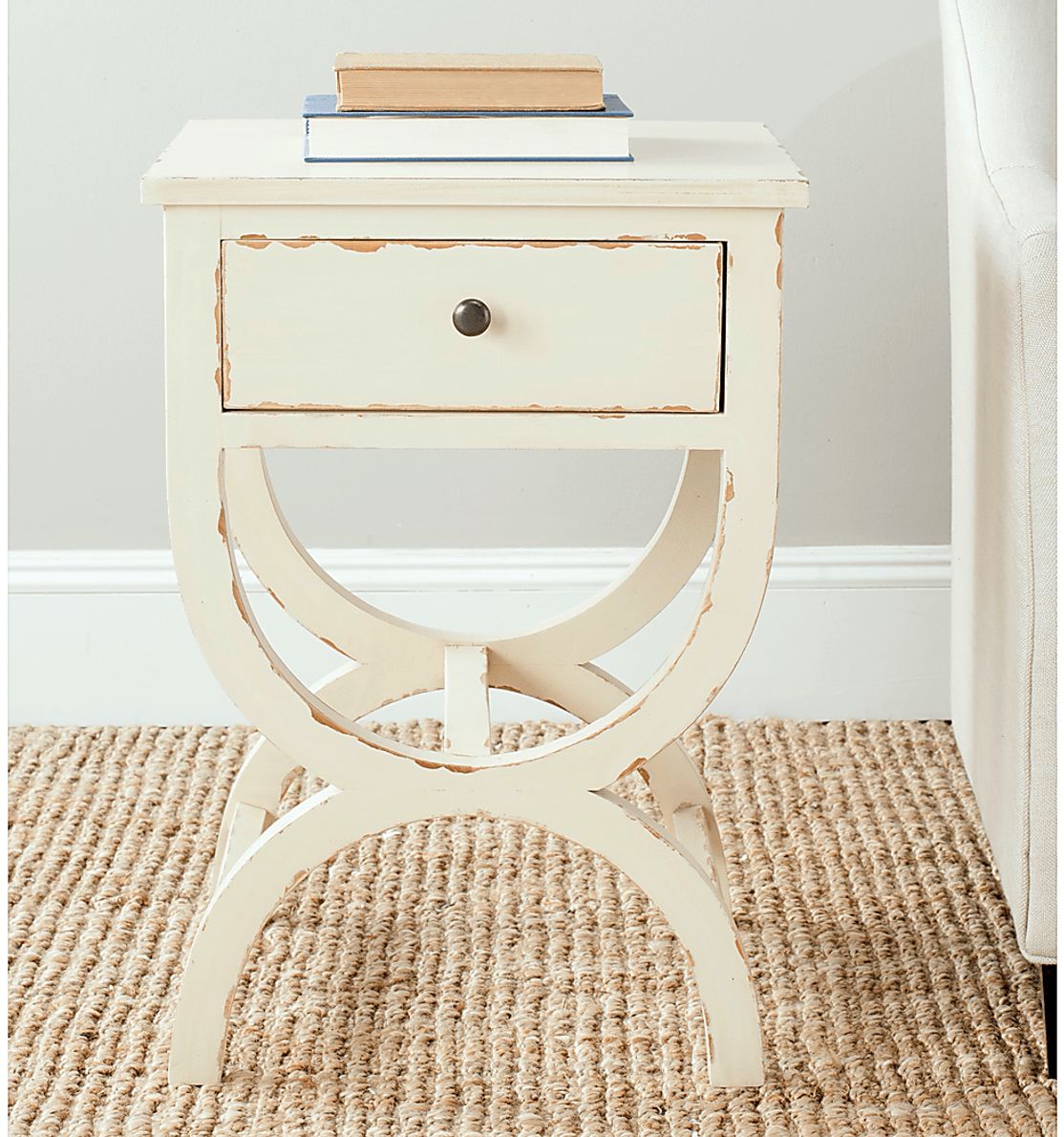 Wespanee Cream Nightstand - Rooms To Go