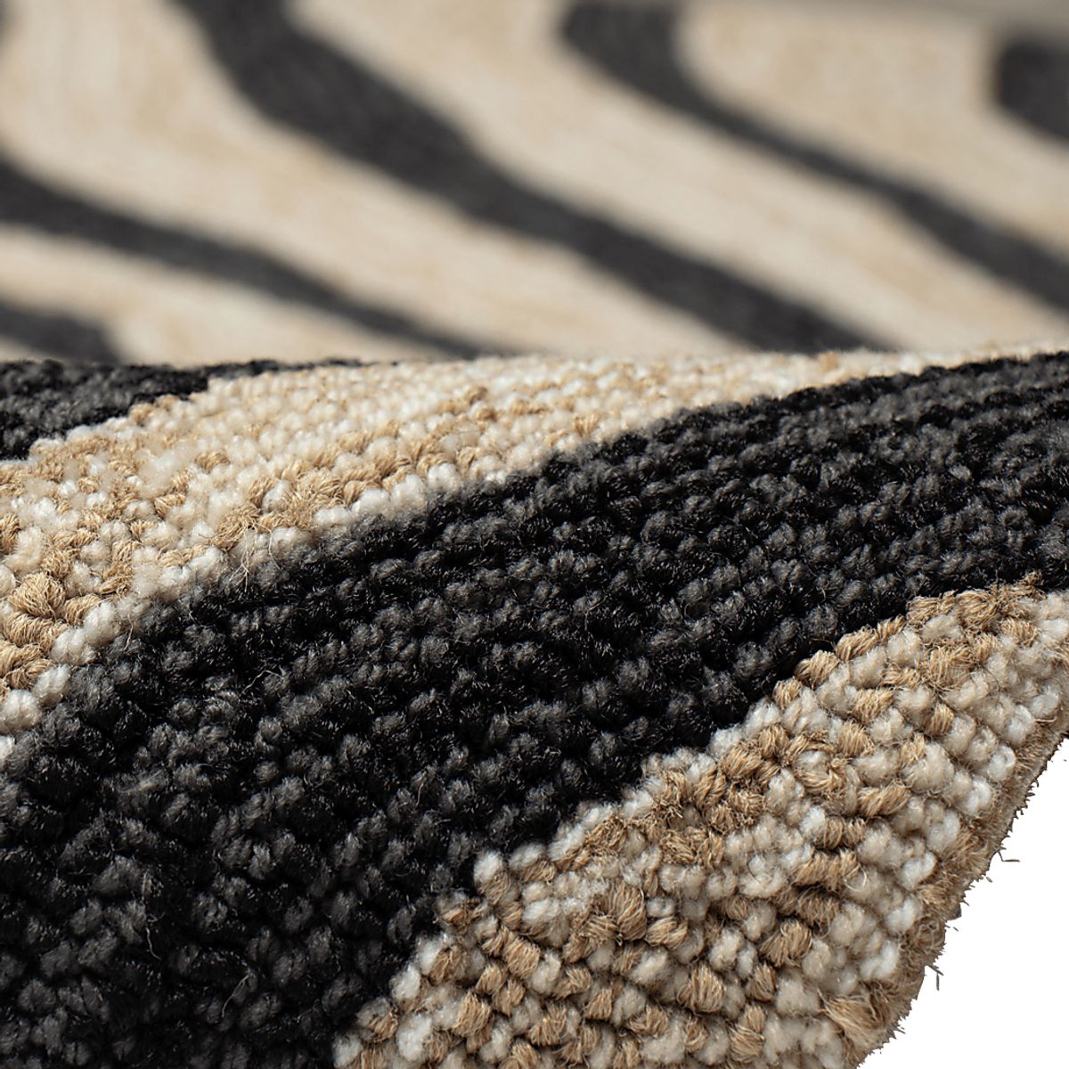 Weto Black Outdoor Rugs | Rooms to Go