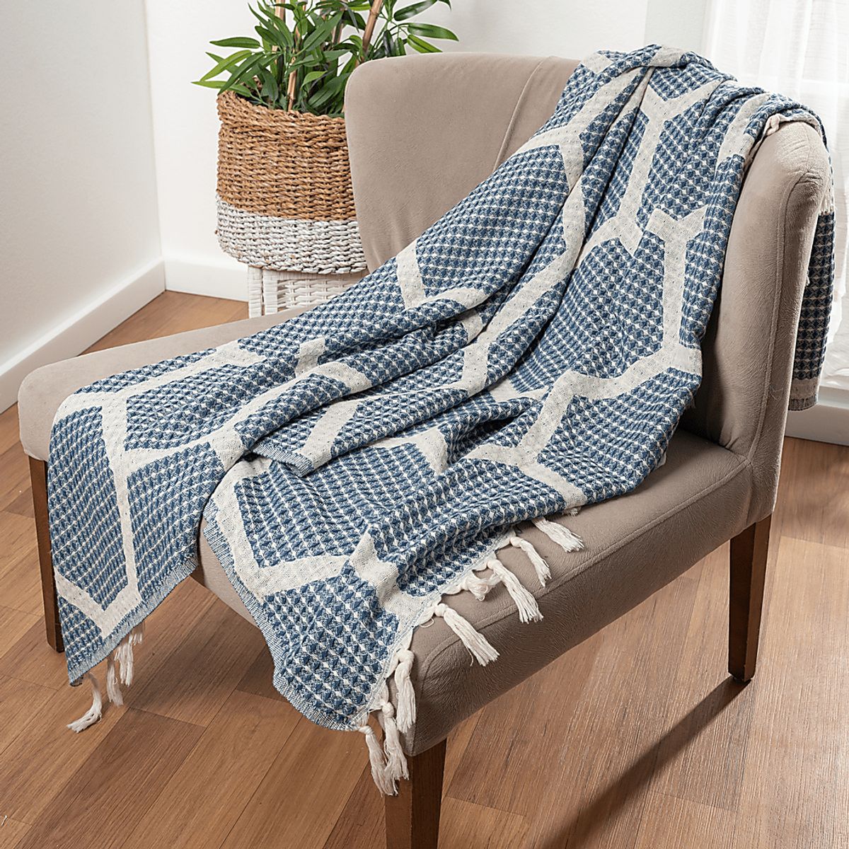 Woodgaler Blue Throw Blanket | Rooms to Go
