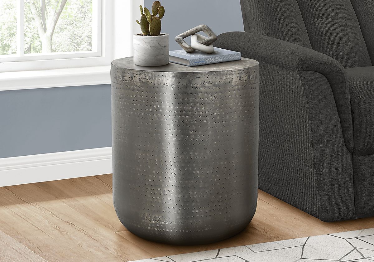 Wrenfrey Silver Gray Accent Table | Rooms to Go