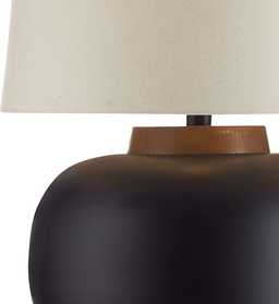 Yent Estates Black Table Lamp | Rooms to Go