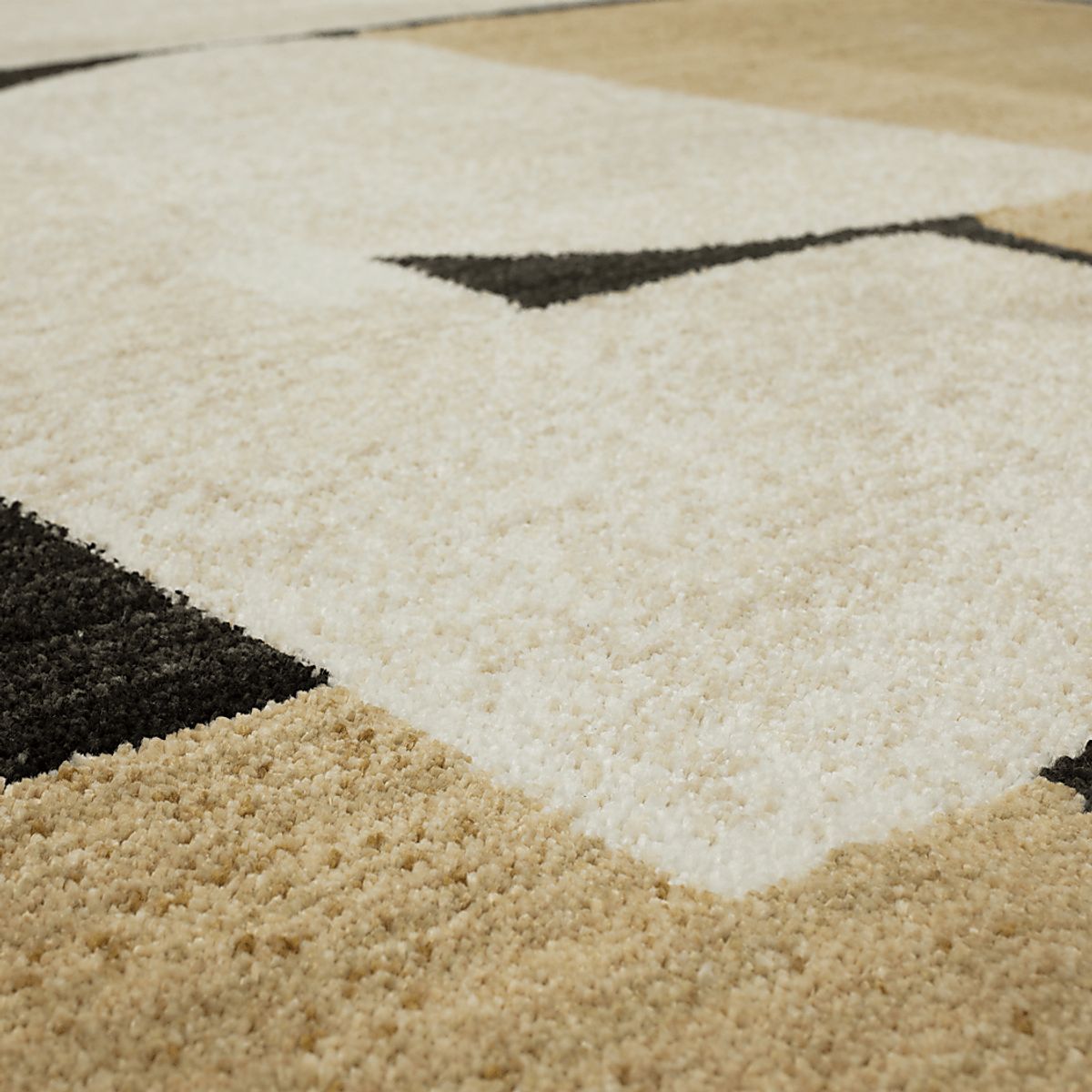 Zuhu Cream Beige Rug | Rooms to Go